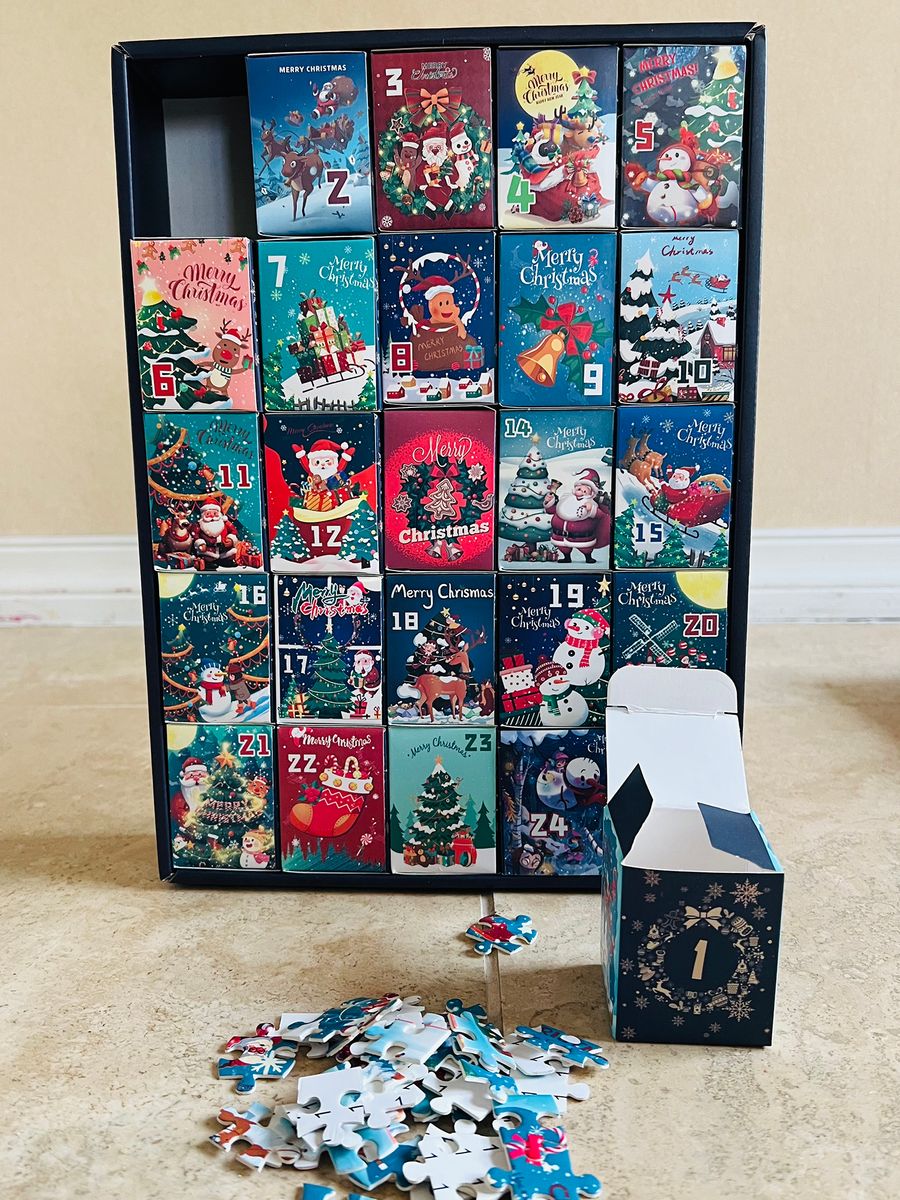 Julekalender med 24 jule puslespill - 1008 biter - 123friluft